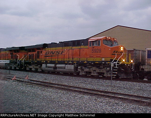 BNSF 5928